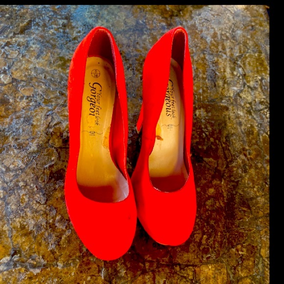 New Look | Shoes | Euc New Look Your Feet Look Gorgeous Red Suede Heels ...